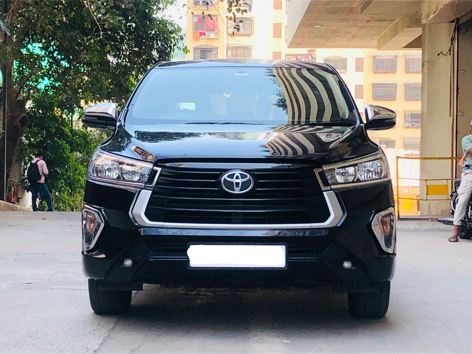 Used Toyota Innova Crysta 2.4 G MT Diesel car in Mumbai, 2022 Model ...